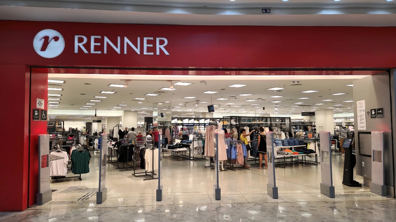 Ações da Lojas Renner (LREN3) derretem após 4T24. Veja onde a varejista ...